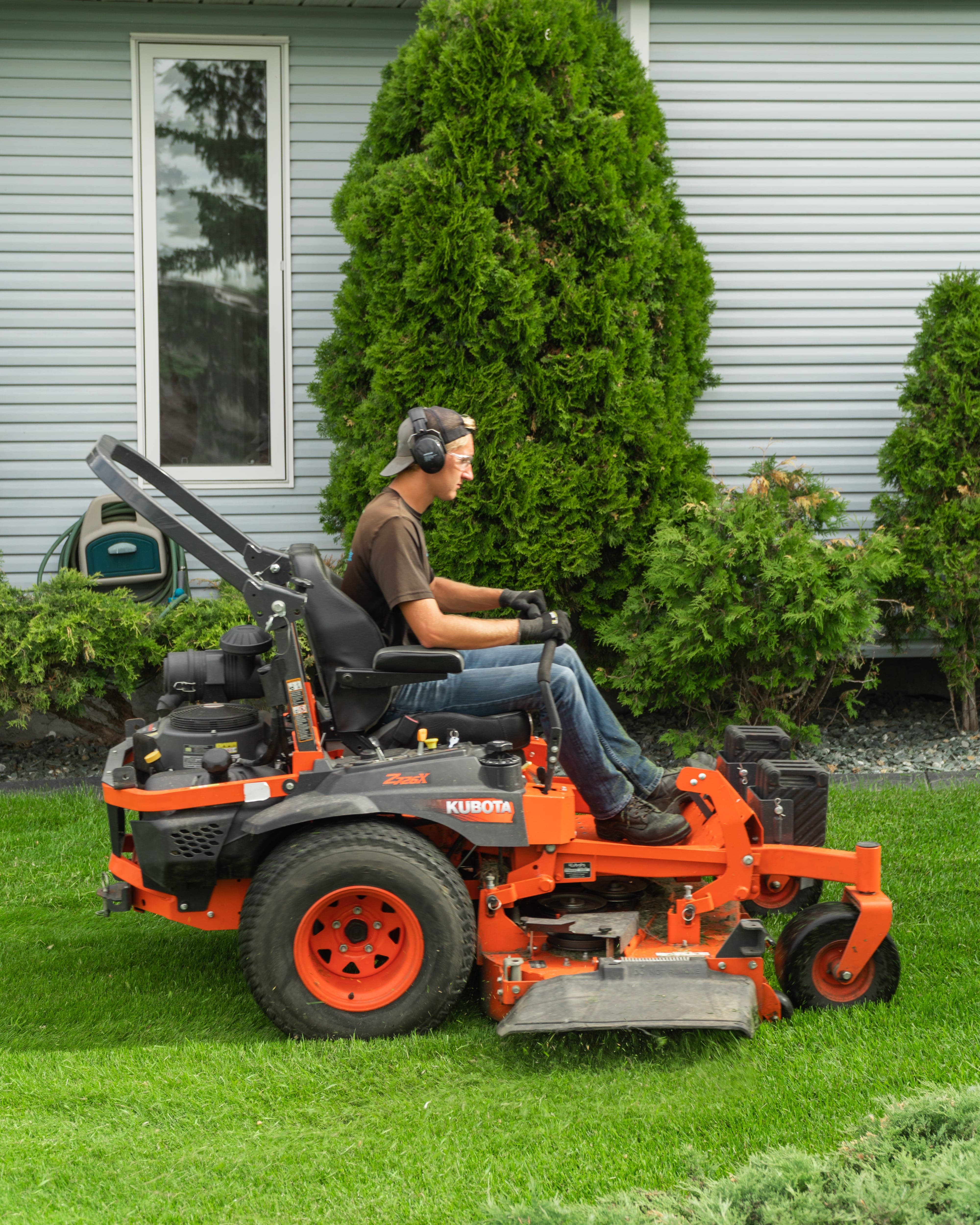 Residential Lawn & Landscaping | Seasonal Solutions Inc.